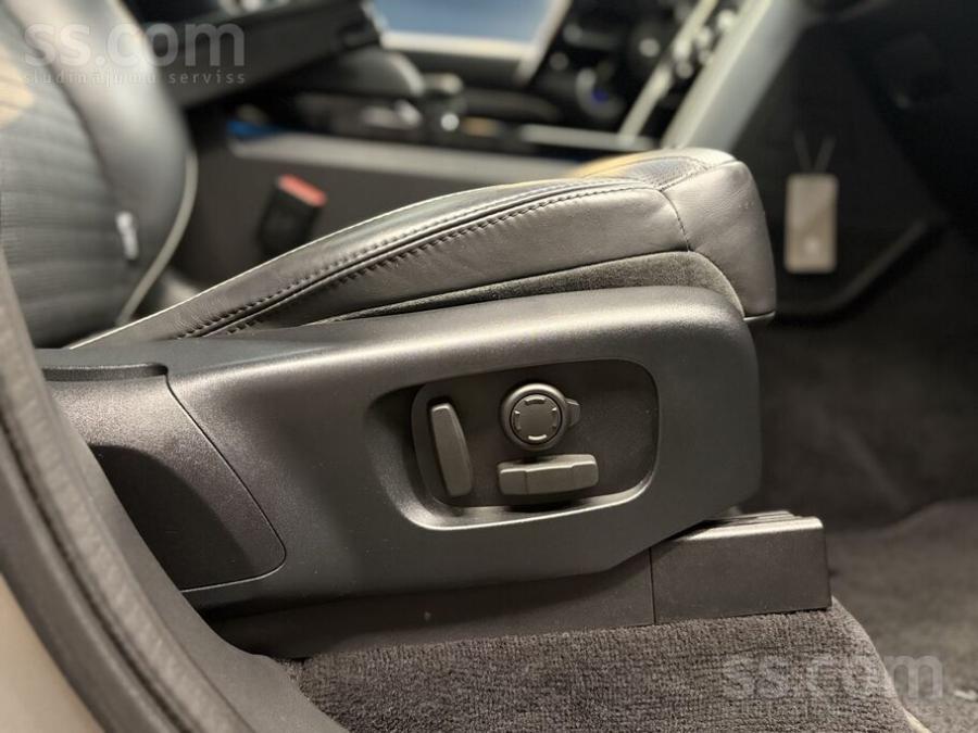Brūns Land Rover Discovery 2019 Rīga, ar dzinēja tilpumu 3.00 L un nobraukumu 207 tūkst. km par 21500 €, foto 26 vietnē AUTOMOTO.COM.LV