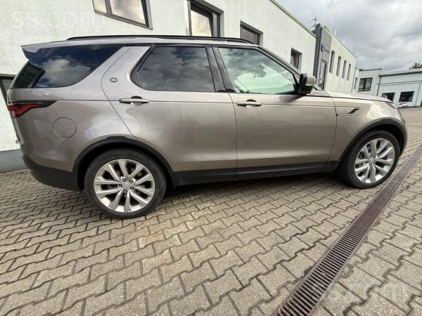 Brown Land Rover Discovery 2021 in Riga, with an engine capacity of 3.00 L and mileage of 85 thousand km for 36950 €, photo 6 on AUTOMOTO.COM.LV
