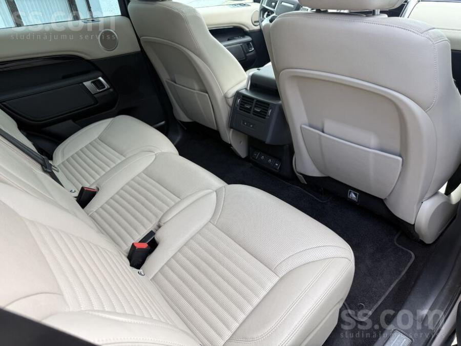 Brown Land Rover Discovery 2021 in Riga, with an engine capacity of 3.00 L and mileage of 85 thousand km for 36950 €, photo 10 on AUTOMOTO.COM.LV