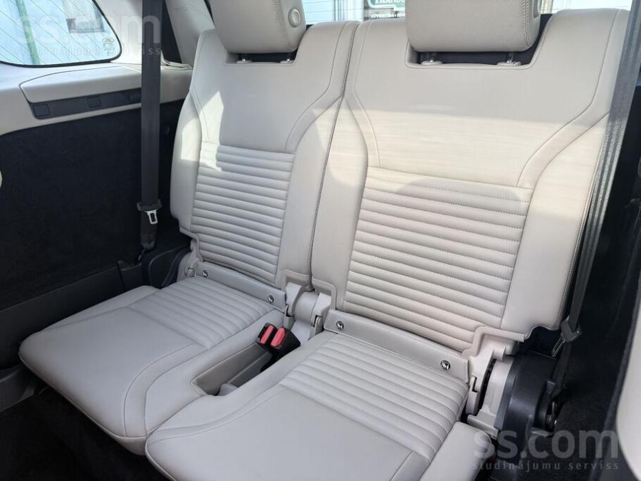 Brown Land Rover Discovery 2021 in Riga, with an engine capacity of 3.00 L and mileage of 85 thousand km for 36950 €, photo 11 on AUTOMOTO.COM.LV