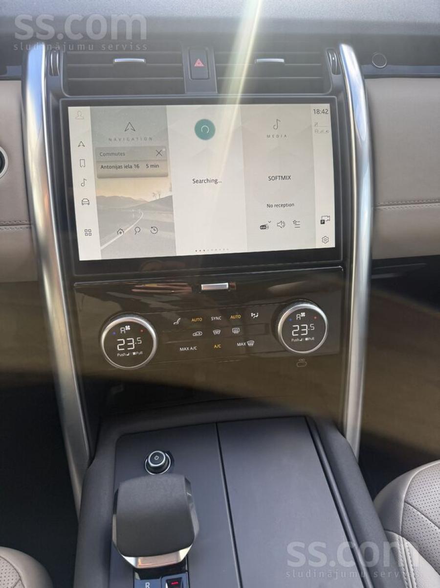 Brown Land Rover Discovery 2021 in Riga, with an engine capacity of 3.00 L and mileage of 85 thousand km for 36950 €, photo 14 on AUTOMOTO.COM.LV