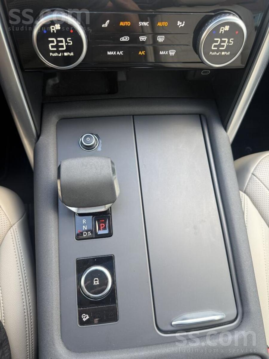 Brown Land Rover Discovery 2021 in Riga, with an engine capacity of 3.00 L and mileage of 85 thousand km for 36950 €, photo 15 on AUTOMOTO.COM.LV