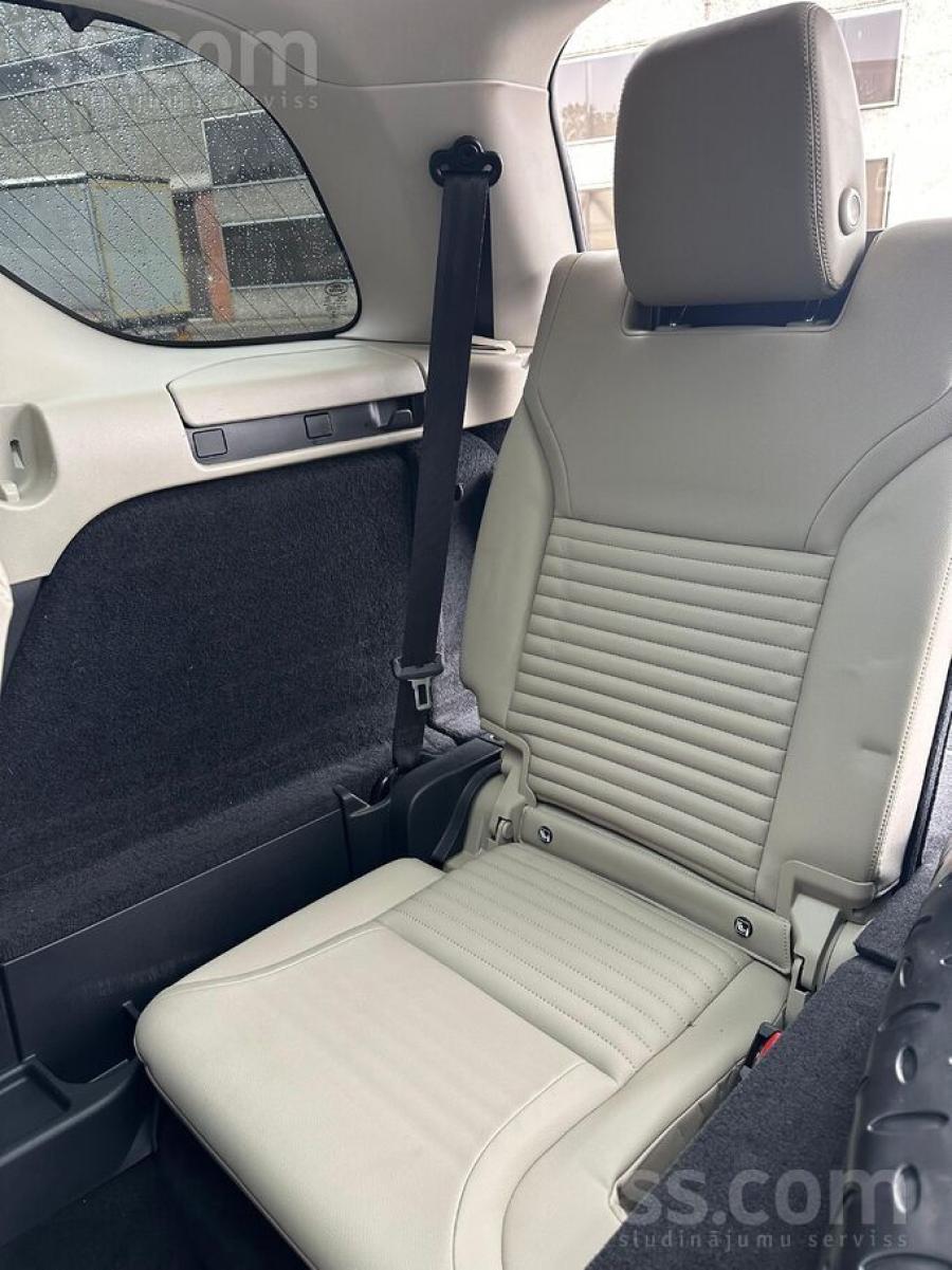 Brown Land Rover Discovery 2021 in Riga, with an engine capacity of 3.00 L and mileage of 130 thousand km for 29990 €, photo 10 on AUTOMOTO.COM.LV