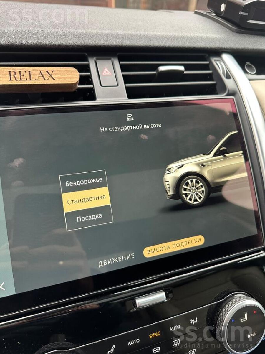 Brown Land Rover Discovery 2021 in Riga, with an engine capacity of 3.00 L and mileage of 130 thousand km for 29990 €, photo 16 on AUTOMOTO.COM.LV