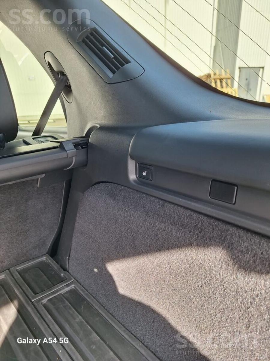 Land Rover Discovery 2019 in Riga, with an engine capacity of 3.00 L and mileage of 203 thousand km for 25400 €, photo 8 on AUTOMOTO.COM.LV