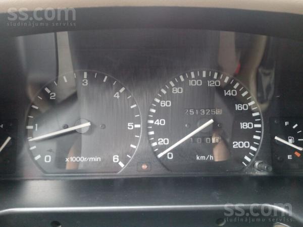 Zaļš Land Rover Discovery 1997 Jelgava, ar dzinēja tilpumu 2.50 L un nobraukumu 251 tūkst. km par 3900 €, foto 3 vietnē AUTOMOTO.COM.LV