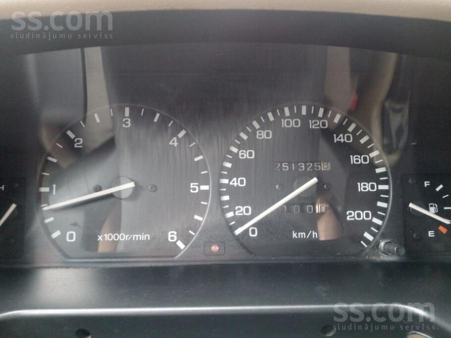 Zaļš Land Rover Discovery 1997 Jelgava, ar dzinēja tilpumu 2.50 L un nobraukumu 251 tūkst. km par 3900 €, foto 4 vietnē AUTOMOTO.COM.LV