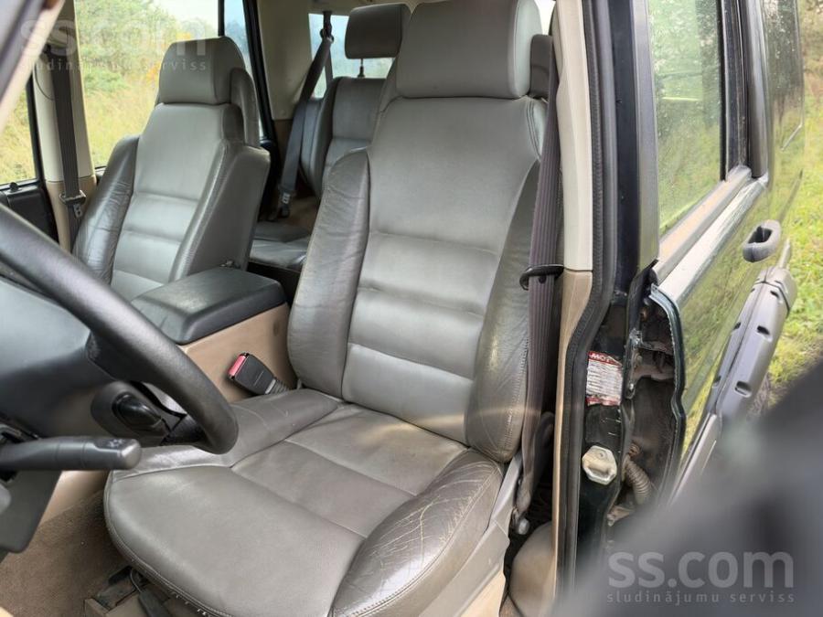Green Land Rover Discovery 1999 in Riga, with an engine capacity of 2.50 L and mileage of 265 thousand km for 6700 €, photo 9 on AUTOMOTO.COM.LV