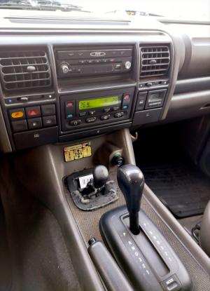 Zaļš Land Rover Discovery 2000 Rīga, ar dzinēja tilpumu 2.50 L un nobraukumu 378 tūkst. km par 2700 €, foto 6 vietnē AUTOMOTO.COM.LV