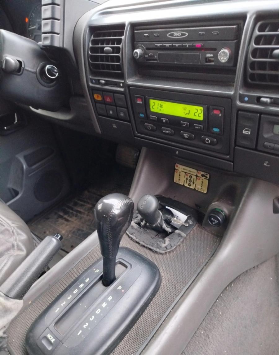 Zaļš Land Rover Discovery 2000 Rīga, ar dzinēja tilpumu 2.50 L un nobraukumu 378 tūkst. km par 2700 €, foto 15 vietnē AUTOMOTO.COM.LV