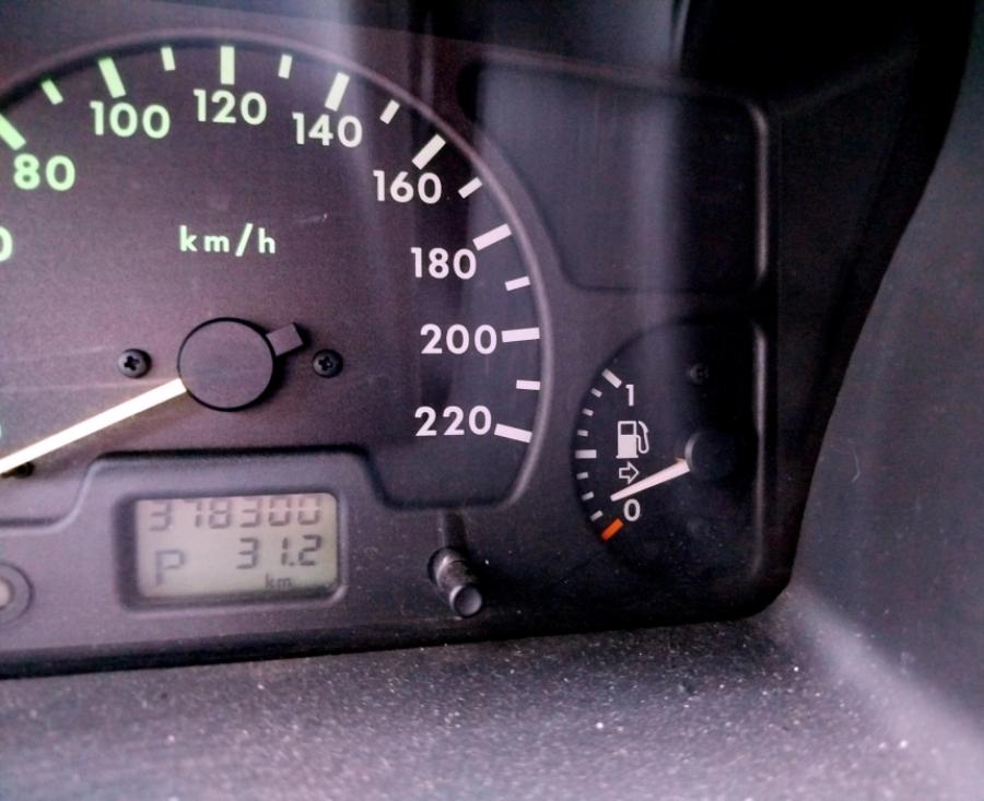 Zaļš Land Rover Discovery 2000 Rīga, ar dzinēja tilpumu 2.50 L un nobraukumu 378 tūkst. km par 2700 €, foto 17 vietnē AUTOMOTO.COM.LV