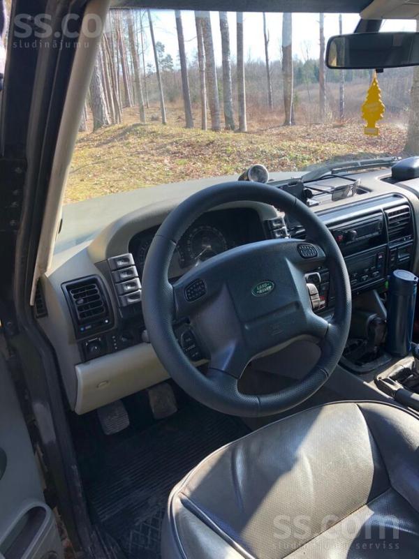 Green Land Rover Discovery 2003 in Ogre, with an engine capacity of 2.50 L and mileage of 227 thousand km for 8990 €, photo 8 on AUTOMOTO.COM.LV
