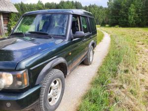 Green Land Rover Discovery 2003 in Anyksciai, with an engine capacity of 2.50 L and mileage of 286 thousand km for 3500 €, photo 3 on AUTOMOTO.COM.LV