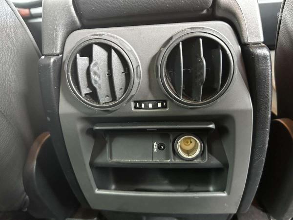 Zaļš Land Rover Discovery 2005 Viļņa, ar dzinēja tilpumu 2.72 L un nobraukumu 367 tūkst. km par 7900 €, foto 11 vietnē AUTOMOTO.COM.LV