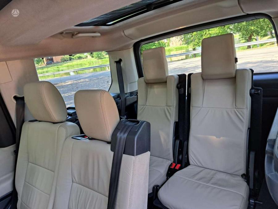 Green Land Rover Discovery 2008 in Rokiskis, with an engine capacity of 2.70 L and mileage of 308 thousand km for 3990 €, photo 16 on AUTOMOTO.COM.LV