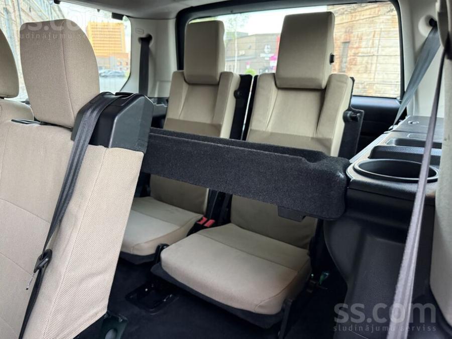 Zaļš Land Rover Discovery 2010 Rīga, ar dzinēja tilpumu 2.70 L un nobraukumu 265 tūkst. km par 7480 €, foto 15 vietnē AUTOMOTO.COM.LV