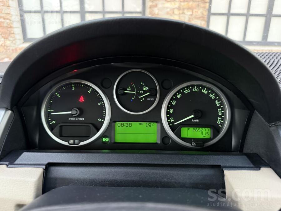 Zaļš Land Rover Discovery 2010 Rīga, ar dzinēja tilpumu 2.70 L un nobraukumu 265 tūkst. km par 7480 €, foto 24 vietnē AUTOMOTO.COM.LV