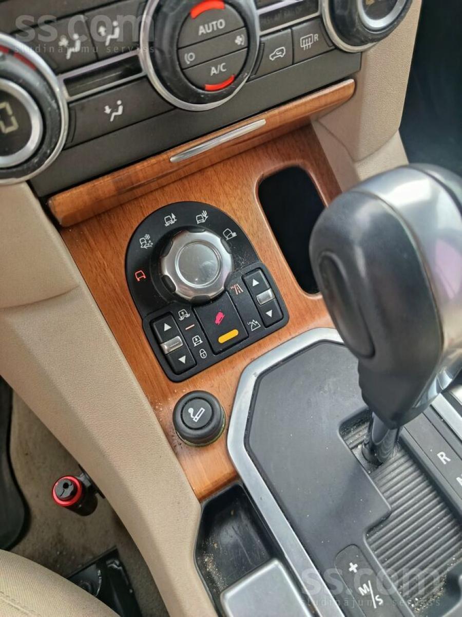 Zaļš Land Rover Discovery 2010 Rīga, ar dzinēja tilpumu 3.00 L un nobraukumu 320 tūkst. km par 6700 €, foto 11 vietnē AUTOMOTO.COM.LV