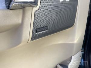 Zaļš Land Rover Discovery 2010 Talsi, ar dzinēja tilpumu 3.00 L un nobraukumu 322 tūkst. km par 7995 €, foto 12 vietnē AUTOMOTO.COM.LV