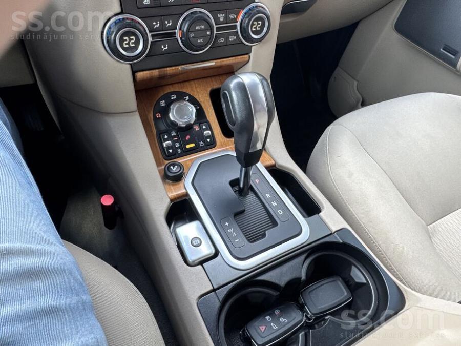 Zaļš Land Rover Discovery 2010 Talsi, ar dzinēja tilpumu 3.00 L un nobraukumu 322 tūkst. km par 7995 €, foto 20 vietnē AUTOMOTO.COM.LV