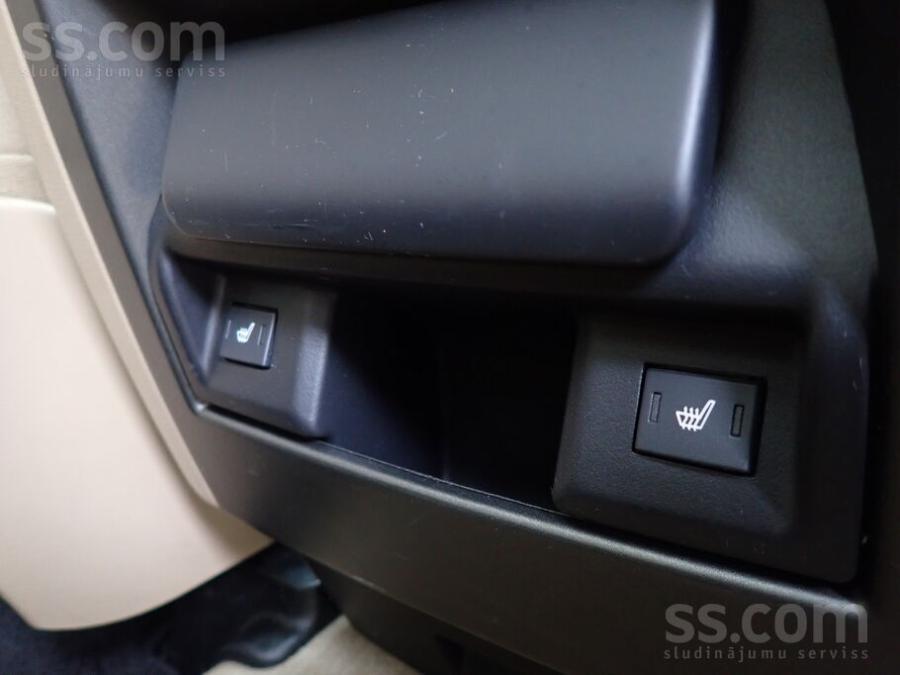 Zaļš Land Rover Discovery 2012 Liepāja, ar dzinēja tilpumu 3.00 L un nobraukumu 353 tūkst. km par 10850 €, foto 7 vietnē AUTOMOTO.COM.LV