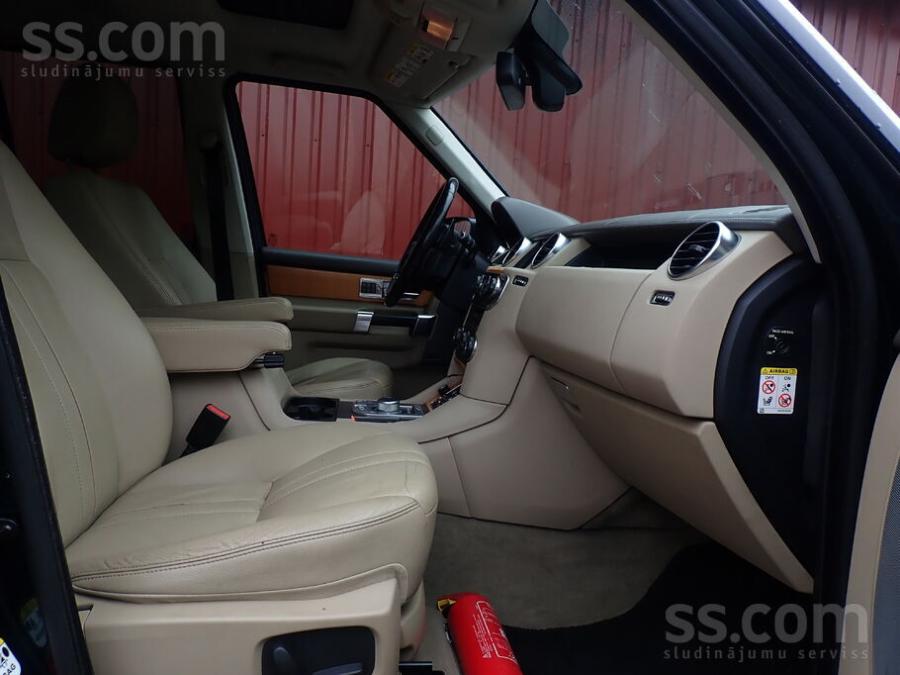 Zaļš Land Rover Discovery 2012 Liepāja, ar dzinēja tilpumu 3.00 L un nobraukumu 353 tūkst. km par 10850 €, foto 8 vietnē AUTOMOTO.COM.LV