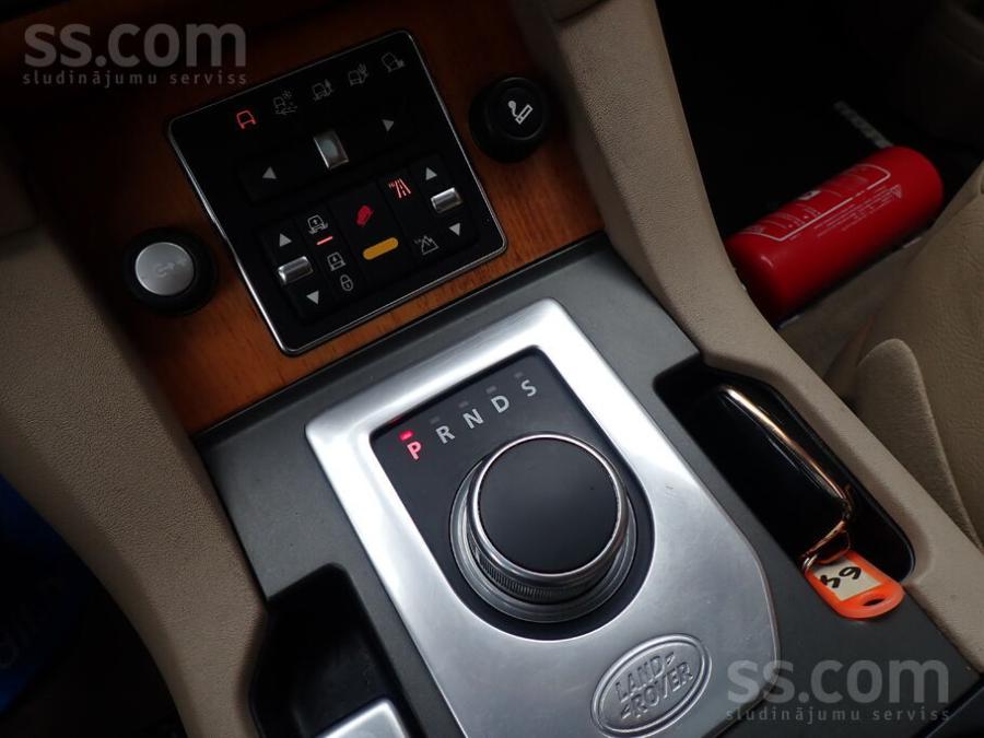 Zaļš Land Rover Discovery 2012 Liepāja, ar dzinēja tilpumu 3.00 L un nobraukumu 353 tūkst. km par 10850 €, foto 11 vietnē AUTOMOTO.COM.LV