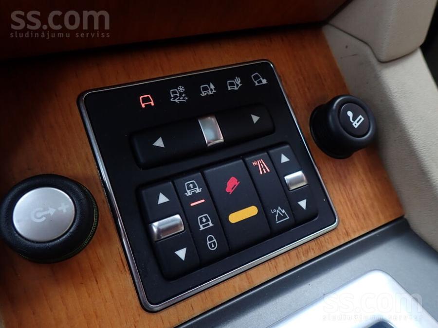 Zaļš Land Rover Discovery 2012 Liepāja, ar dzinēja tilpumu 3.00 L un nobraukumu 353 tūkst. km par 10850 €, foto 18 vietnē AUTOMOTO.COM.LV