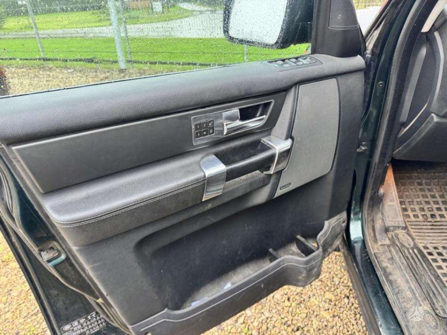 Green Land Rover Discovery 2012 in Radviliskis, with an engine capacity of 2.99 L and mileage of 316 thousand km for 3650 €, photo 12 on AUTOMOTO.COM.LV
