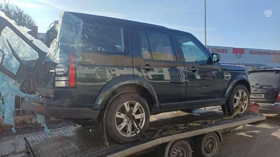 Zaļš Land Rover Discovery 2014 Anykščiai, ar dzinēja tilpumu 2.99 L un nobraukumu 135 tūkst. km par 5300 €, foto 4 vietnē AUTOMOTO.COM.LV
