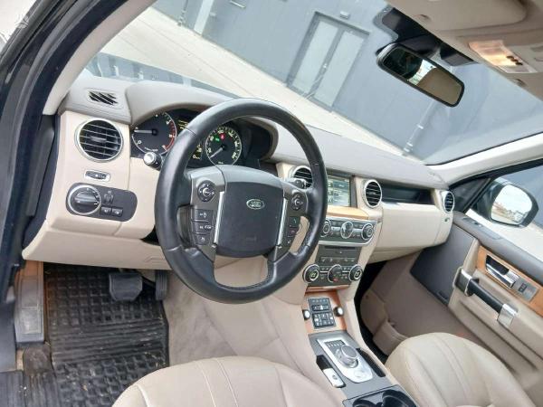 Zaļš Land Rover Discovery 2014 Anykščiai, ar dzinēja tilpumu 2.99 L un nobraukumu 135 tūkst. km par 5300 €, foto 9 vietnē AUTOMOTO.COM.LV