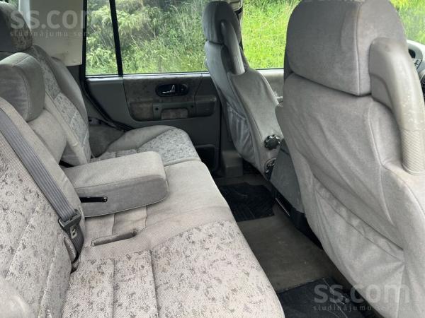 Grey Land Rover Discovery 2000 in Riga, with an engine capacity of 2.50 L and mileage of 335 thousand km for 2300 €, photo 6 on AUTOMOTO.COM.LV