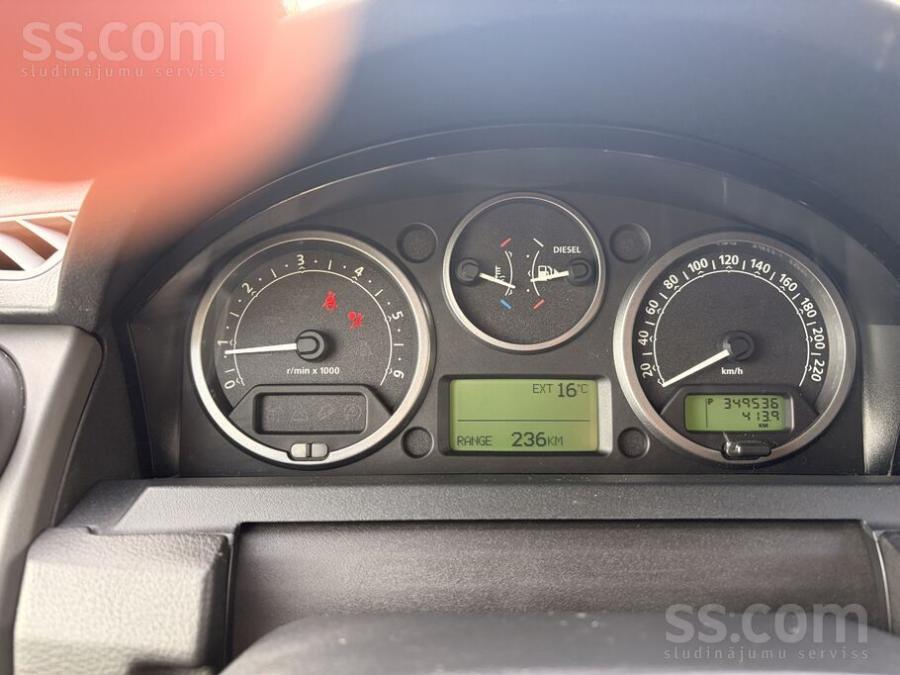 Grey Land Rover Discovery 2005 in Cesis, with an engine capacity of 2.70 L and mileage of 349 thousand km for 4100 €, photo 11 on AUTOMOTO.COM.LV