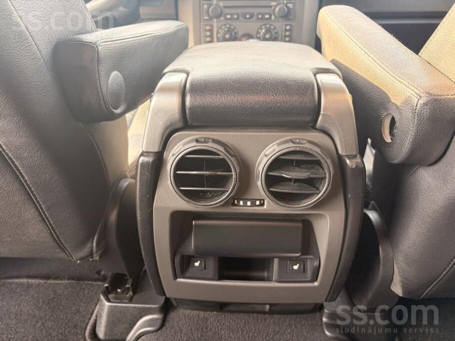 Pelēks Land Rover Discovery 2005 Cēsis, ar dzinēja tilpumu 2.70 L un nobraukumu 349 tūkst. km par 4100 €, foto 7 vietnē AUTOMOTO.COM.LV
