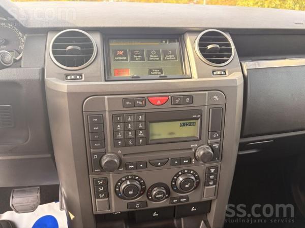 Grey Land Rover Discovery 2005 in Cesis, with an engine capacity of 2.70 L and mileage of 349 thousand km for 4100 €, photo 10 on AUTOMOTO.COM.LV