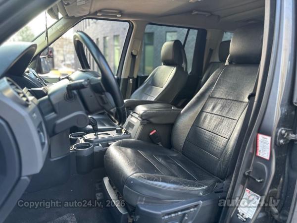 Pelēks Land Rover Discovery 2006 Tallina, ar dzinēja tilpumu 2.70 L un nobraukumu 0 tūkst. km par 4899 €, foto 11 vietnē AUTOMOTO.COM.LV
