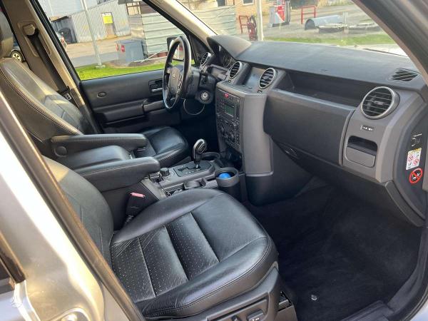Pelēks Land Rover Discovery 2006 Pasvalys, ar dzinēja tilpumu 2.72 L un nobraukumu 336 tūkst. km par 3500 €, foto 7 vietnē AUTOMOTO.COM.LV