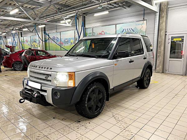 Pelēks Land Rover Discovery 2007 Viļņa, ar dzinēja tilpumu 2.72 L un nobraukumu 390 tūkst. km par 4499 €, foto 4 vietnē AUTOMOTO.COM.LV
