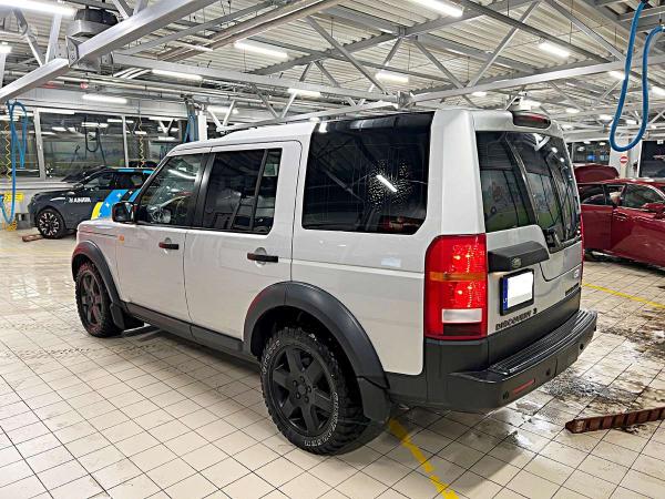 Pelēks Land Rover Discovery 2007 Viļņa, ar dzinēja tilpumu 2.72 L un nobraukumu 390 tūkst. km par 4499 €, foto 6 vietnē AUTOMOTO.COM.LV