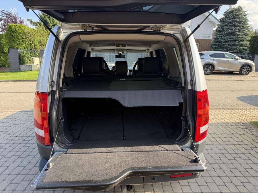 Grey Land Rover Discovery 2007 in Vilnius, with an engine capacity of 2.72 L and mileage of 369 thousand km for 3700 €, photo 17 on AUTOMOTO.COM.LV