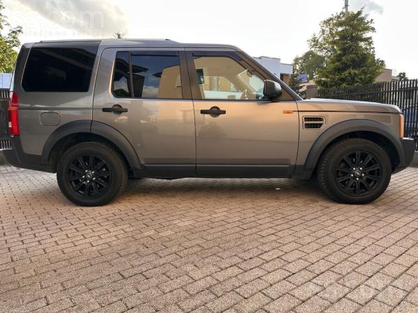 Grey Land Rover Discovery 2008 in Jurmala, with an engine capacity of 2.70 L and mileage of 258 thousand km for 3850 €, photo 6 on AUTOMOTO.COM.LV