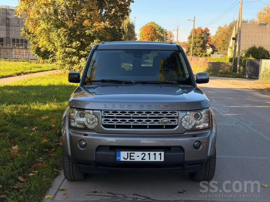 Grey Land Rover Discovery 2009 in Riga, with an engine capacity of 3.00 L and mileage of 284 thousand km for 7200 €, photo 3 on AUTOMOTO.COM.LV