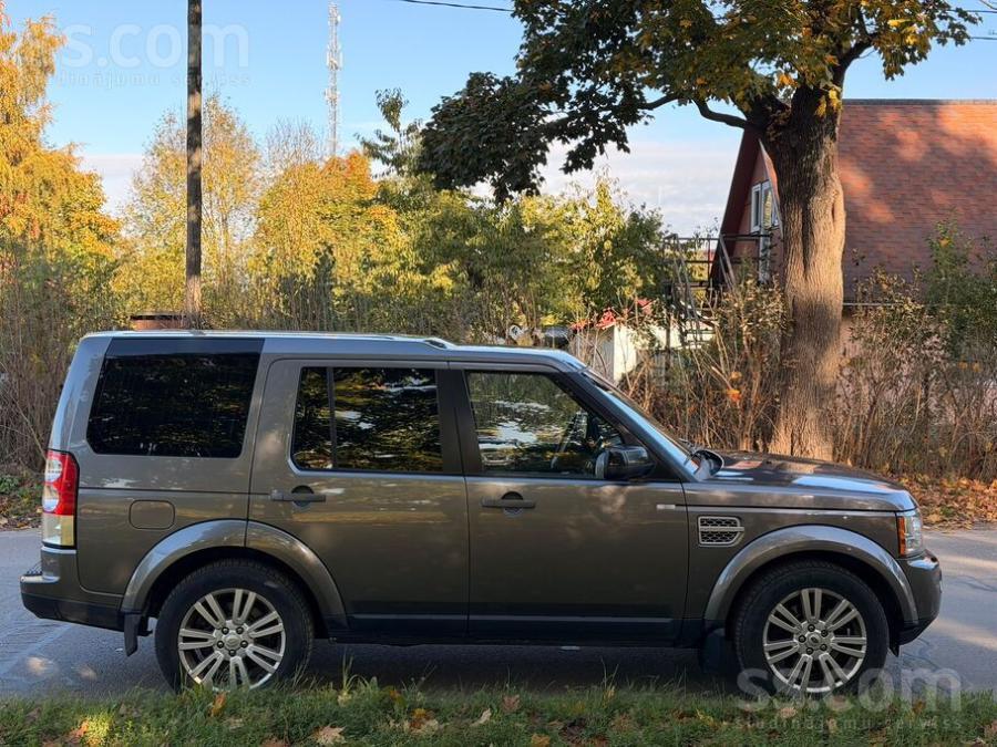 Grey Land Rover Discovery 2009 in Riga, with an engine capacity of 3.00 L and mileage of 284 thousand km for 7200 €, photo 5 on AUTOMOTO.COM.LV