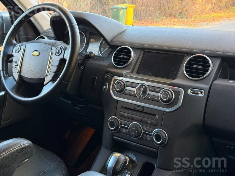Grey Land Rover Discovery 2009 in Riga, with an engine capacity of 3.00 L and mileage of 284 thousand km for 7200 €, photo 10 on AUTOMOTO.COM.LV