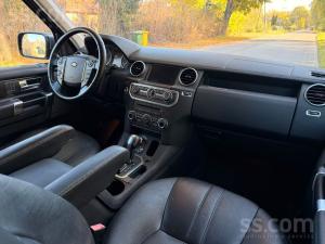 Grey Land Rover Discovery 2009 in Riga, with an engine capacity of 3.00 L and mileage of 284 thousand km for 7200 €, photo 12 on AUTOMOTO.COM.LV