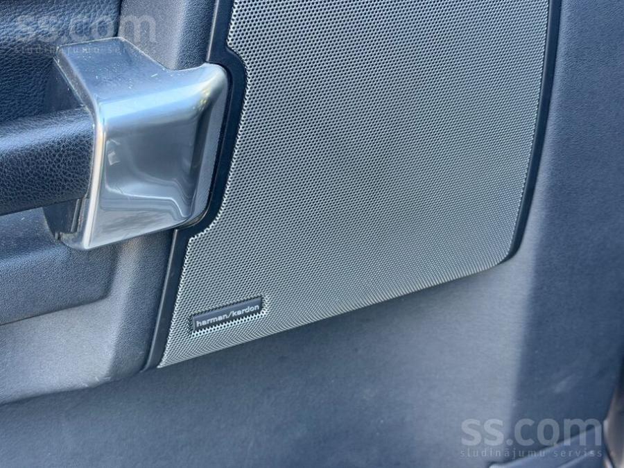 Grey Land Rover Discovery 2009 in Riga, with an engine capacity of 3.00 L and mileage of 284 thousand km for 7200 €, photo 19 on AUTOMOTO.COM.LV