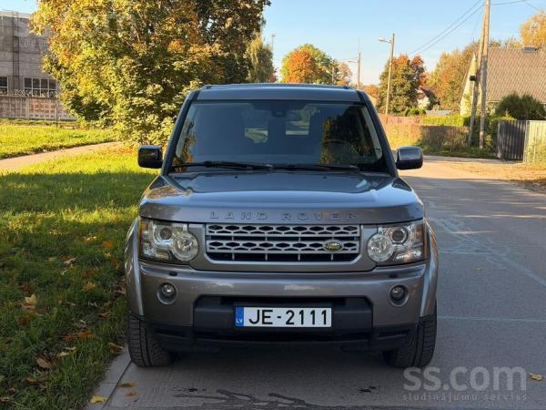 Land Rover Discovery 2009 in Riga on AUTOMOTO.COM.LV Grey Land Rover Discovery 2009 in Riga, with an engine capacity of 3.00 L and mileage of 284 thousand km for 7200 €, photo 3 on AUTOMOTO.COM.LV