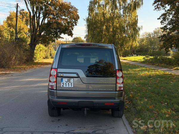 Land Rover Discovery 2009 in Riga on AUTOMOTO.COM.LV Grey Land Rover Discovery 2009 in Riga, with an engine capacity of 3.00 L and mileage of 284 thousand km for 7200 €, photo 8 on AUTOMOTO.COM.LV
