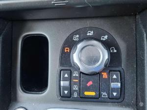 Pelēks Land Rover Discovery 2010 Tauragė, ar dzinēja tilpumu 2.99 L un nobraukumu 170 tūkst. km par 3950 €, foto 21 vietnē AUTOMOTO.COM.LV