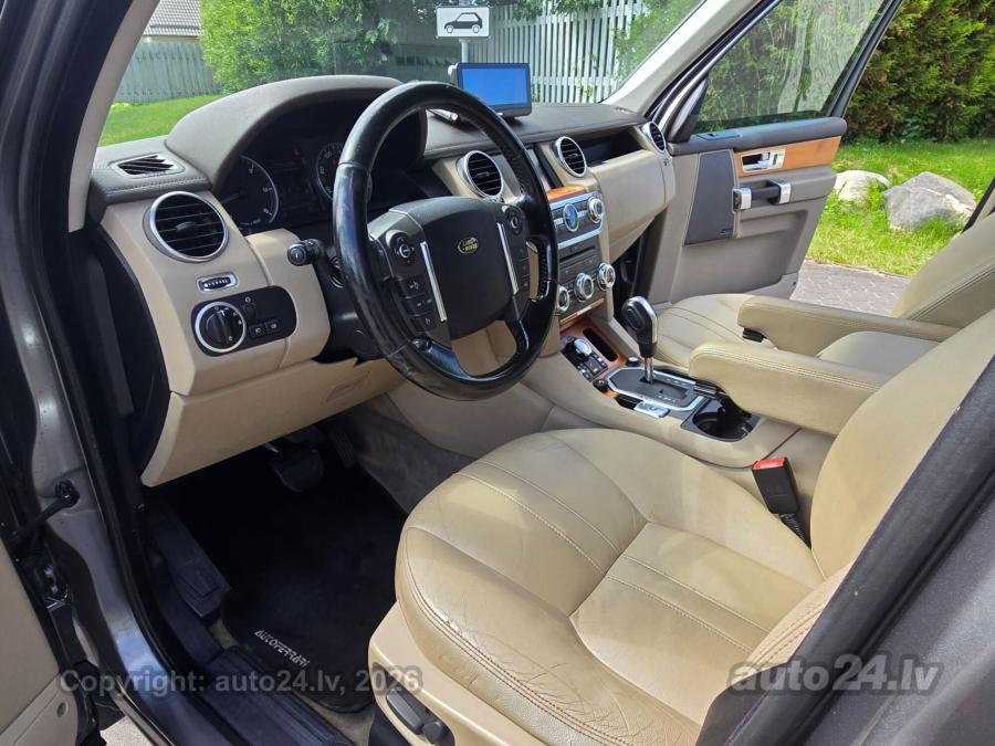 Pelēks Land Rover Discovery 2010 Tallina, ar dzinēja tilpumu 3.00 L un nobraukumu 275 tūkst. km par 5990 €, foto 10 vietnē AUTOMOTO.COM.LV